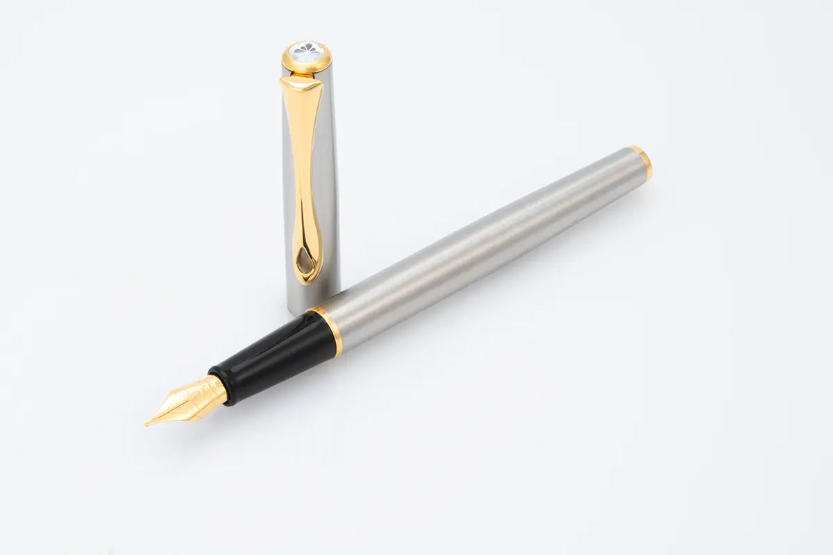 Fountain pen Traveller stainless steel gold - Diplomat Pen